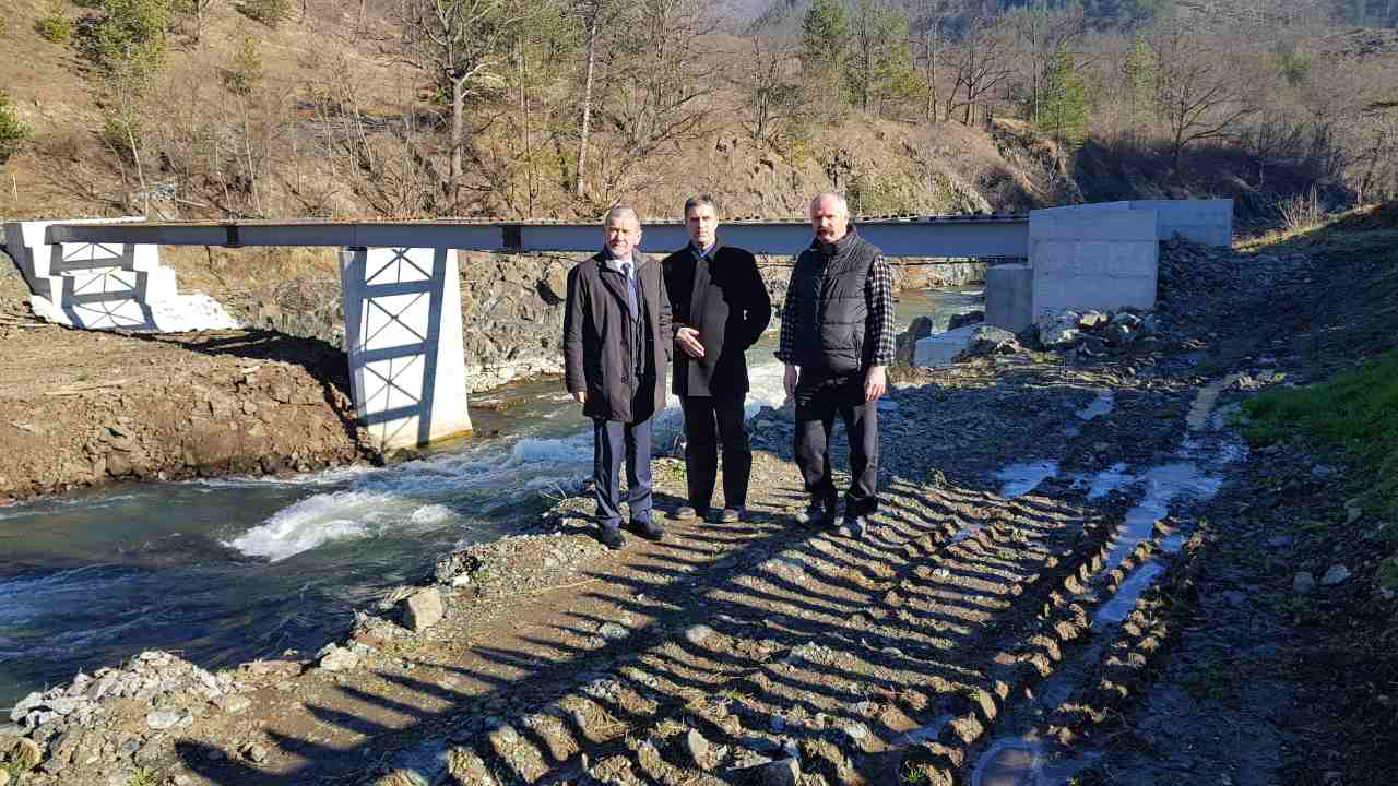 Općinski načelnik i ministar Martić obišli most u naselju Stipin Han ...